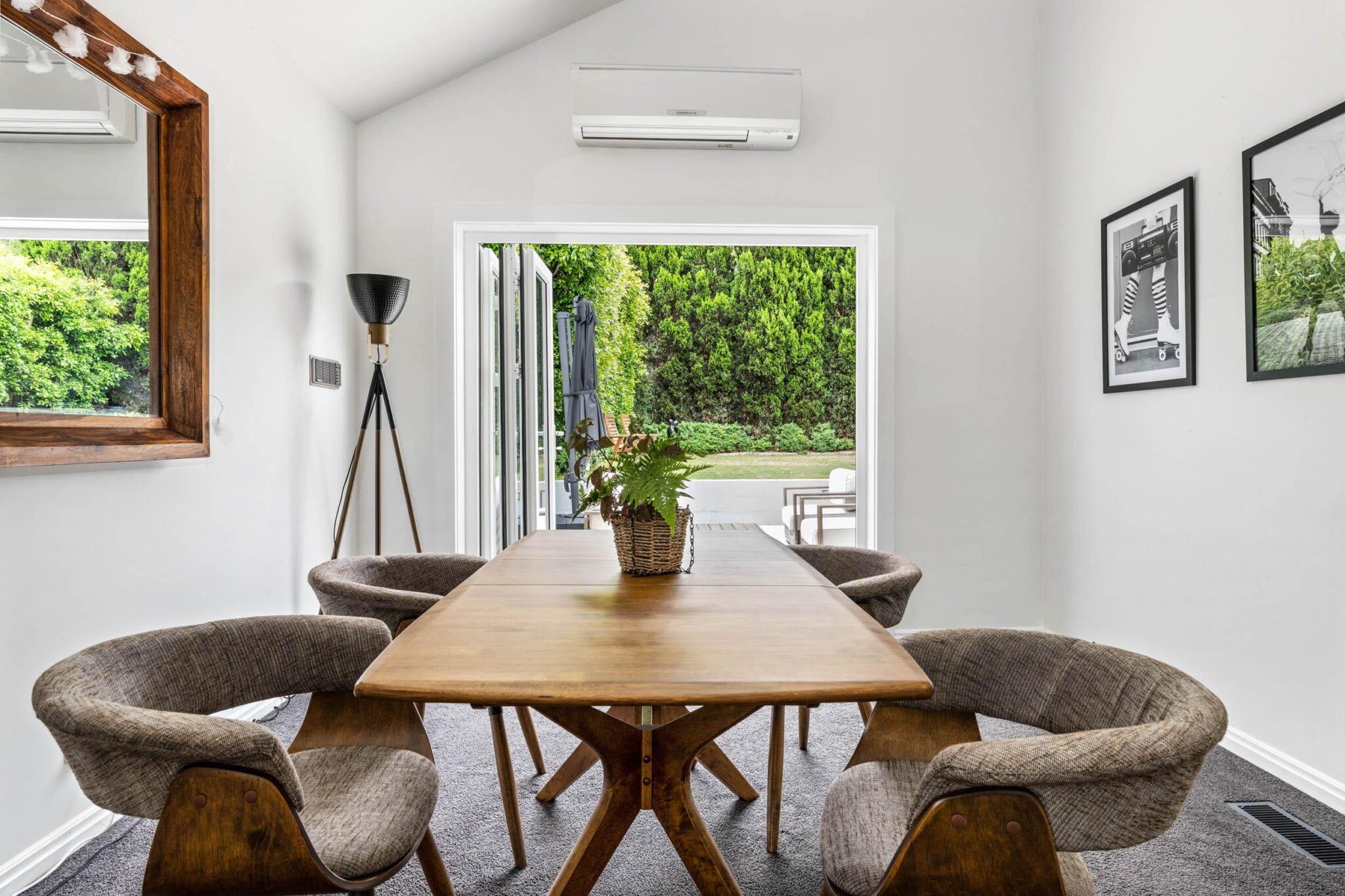 A Simple Guide To uPVC Stacking Doors – Astellite